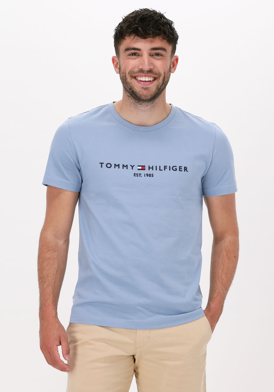 Tommy hilfiger large logo t shirt store