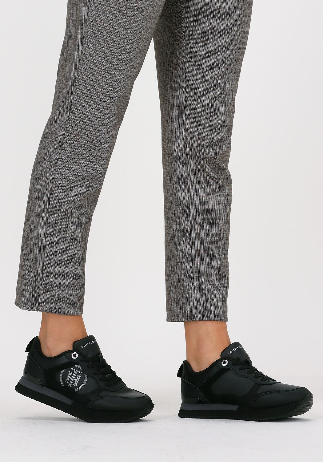 Schwarze TOMMY HILFIGER Sneaker Low FEMININE ACTIVE CITY Omoda
