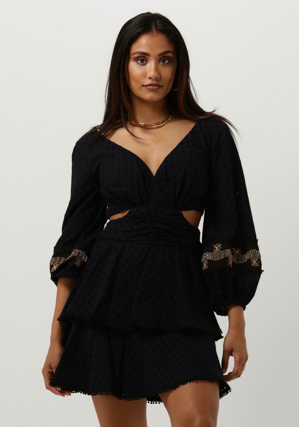 Schwarze ACCESS Minikleid EMBROIDERY DRESS WITH SIDE SLITS | Omoda