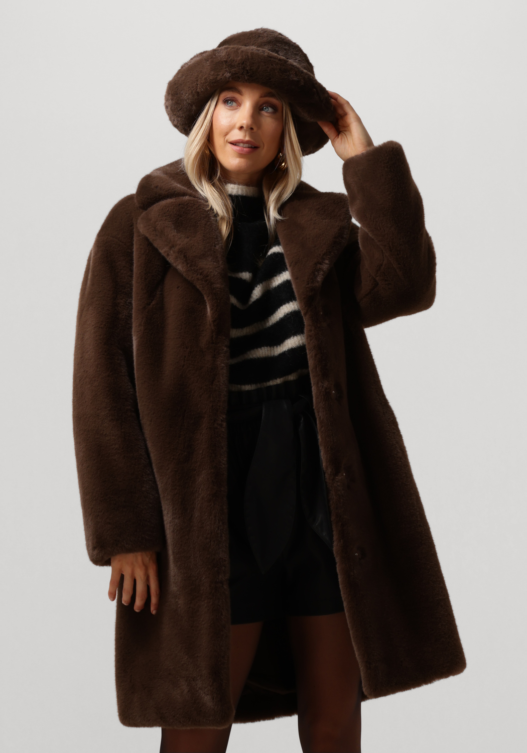 Braune STAND STUDIO Fake-Fur-Jack CAMILLE COCOON COAT | Omoda